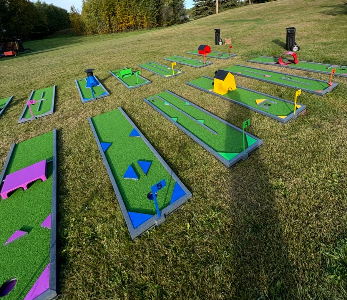 PORTABLE MINI GOLF COURSE RENTAL - Georgian Life Media Inc.