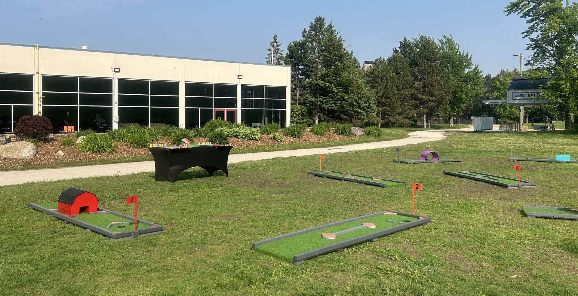 PORTABLE MINI GOLF COURSE RENTAL - Georgian Life Media Inc.